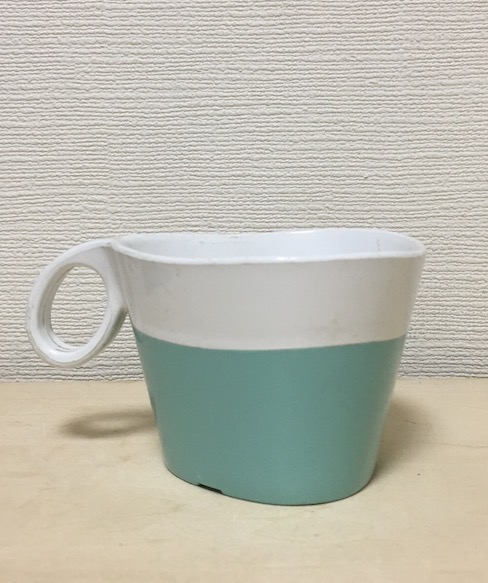 The Beauty of Airplane Cups | Art | Metropolis Magazine Japan