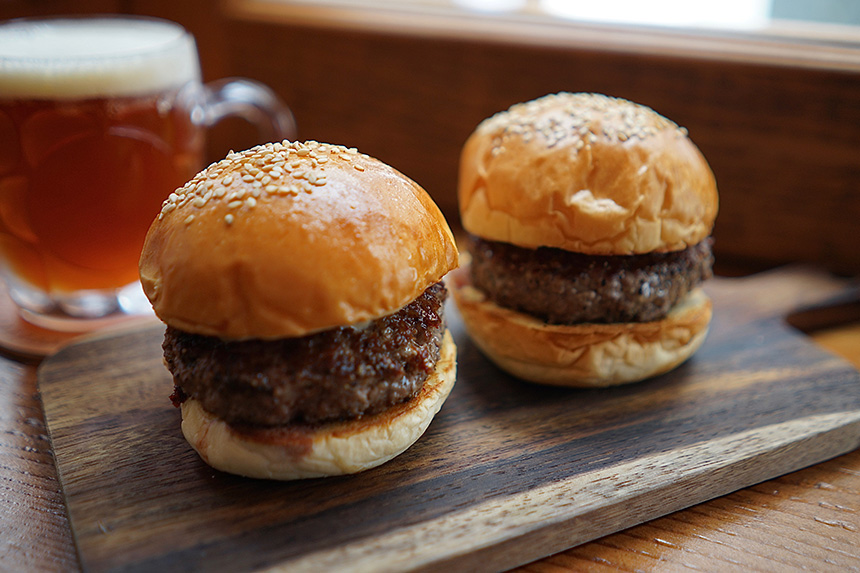 2018 Burger Guide | Metropolis Japan