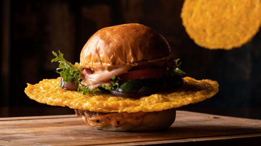 The UFO Burger | Dining | Metropolis Magazine Japan