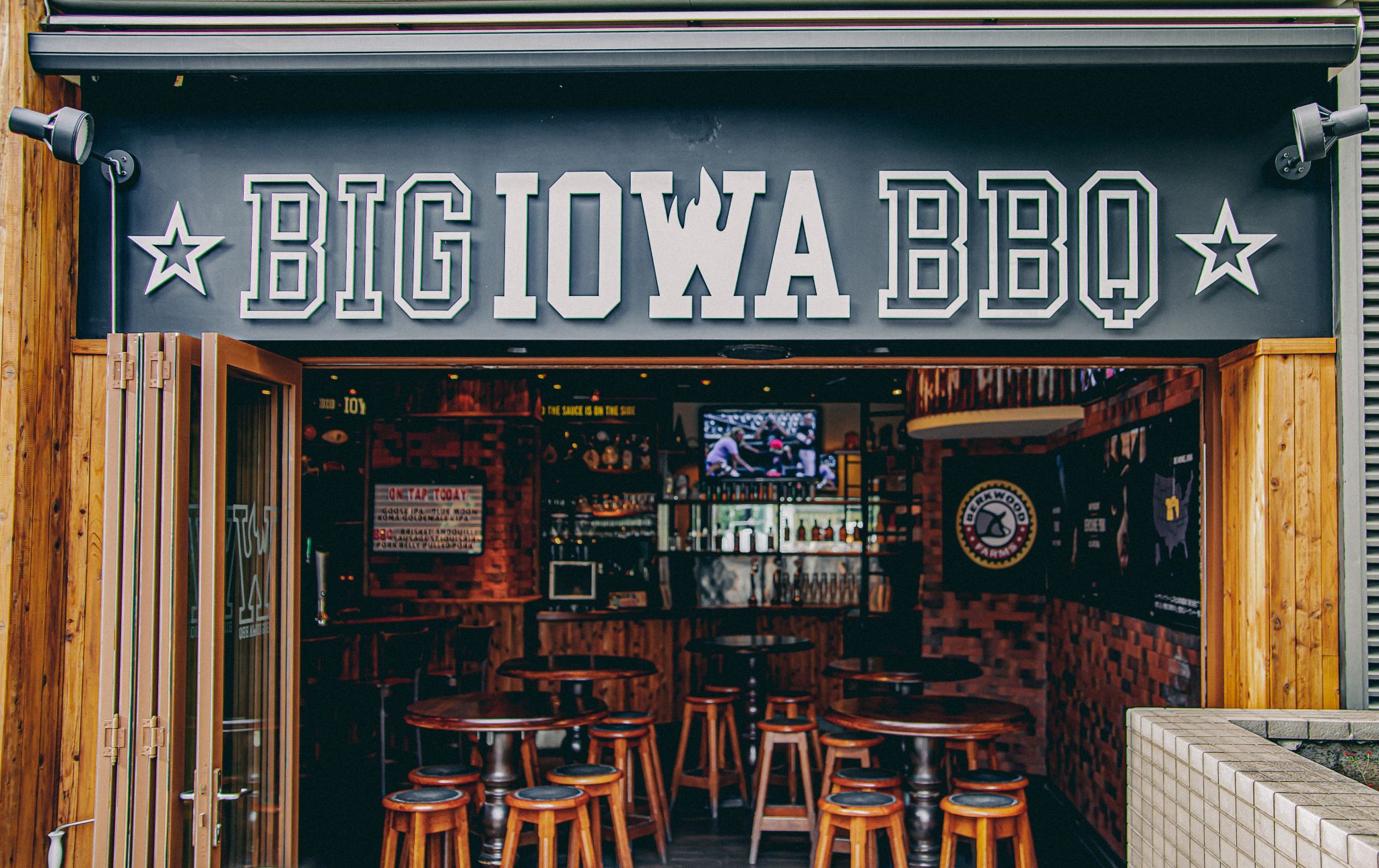 Big Iowa Smokehouse | Dining | Metropolis Japan