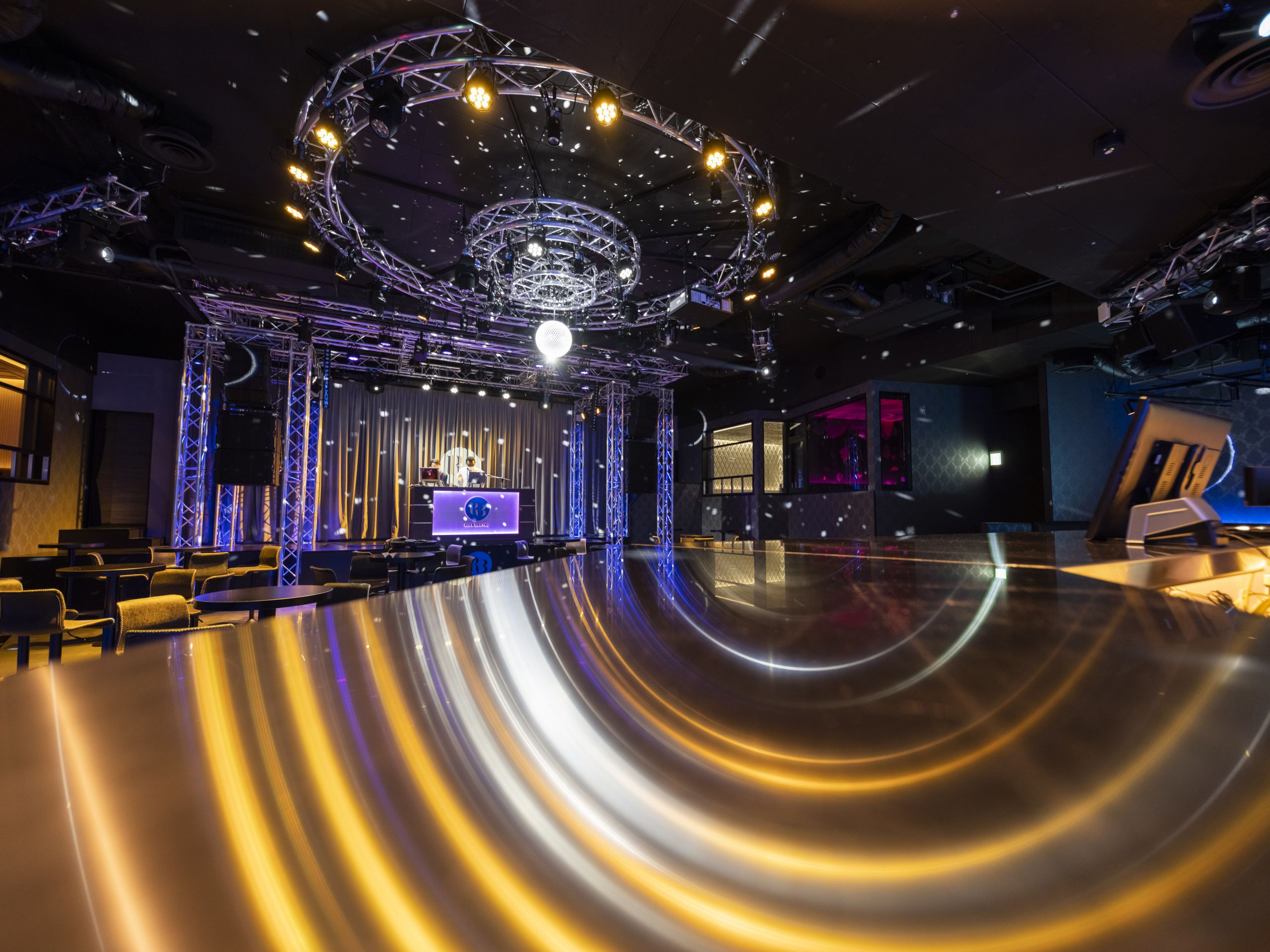 R1, R2, R3 Roppongi | Dining | Metropolis Japan