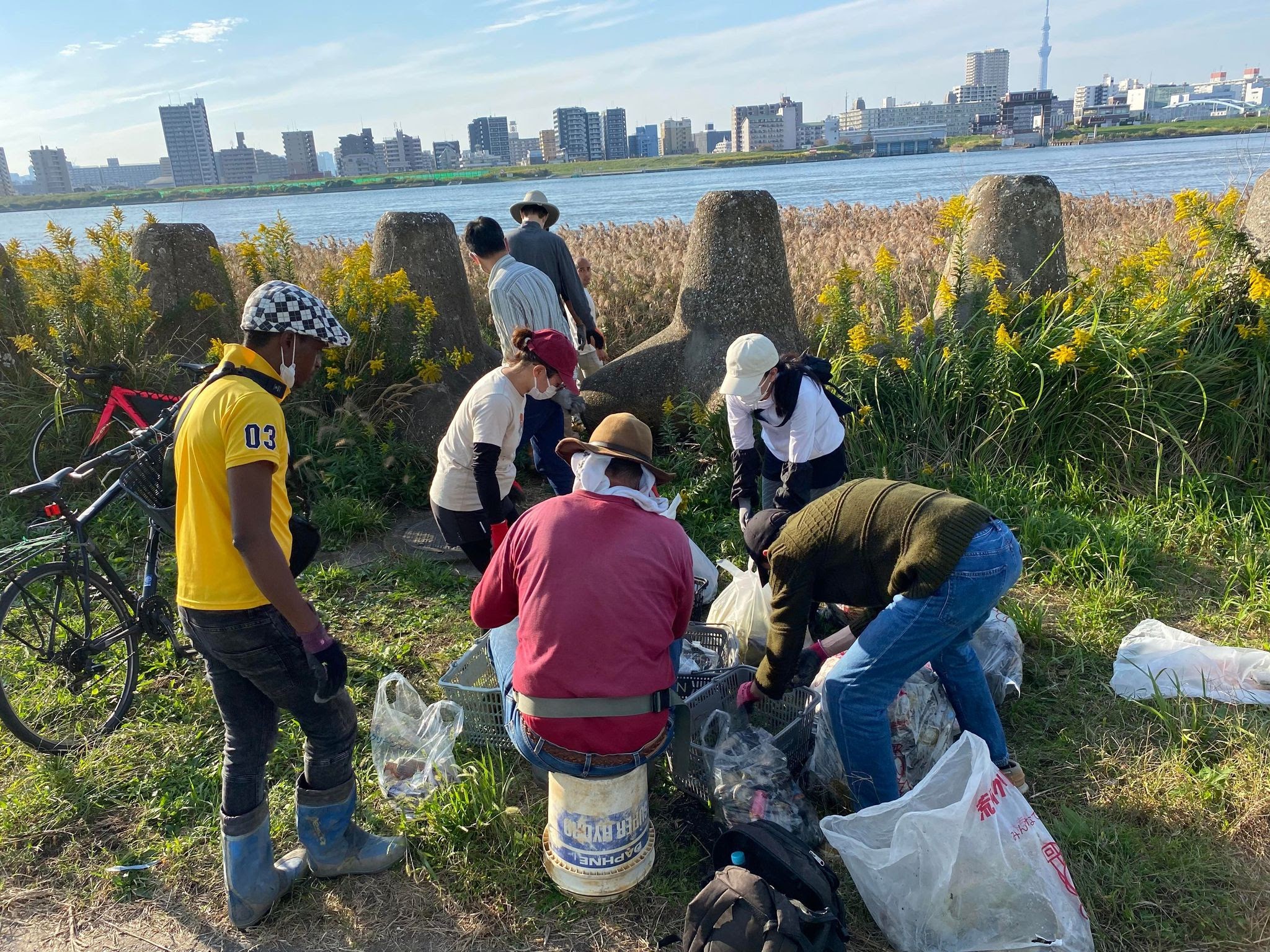 Arakawa River Clean Up | Event | Metropolis Japan