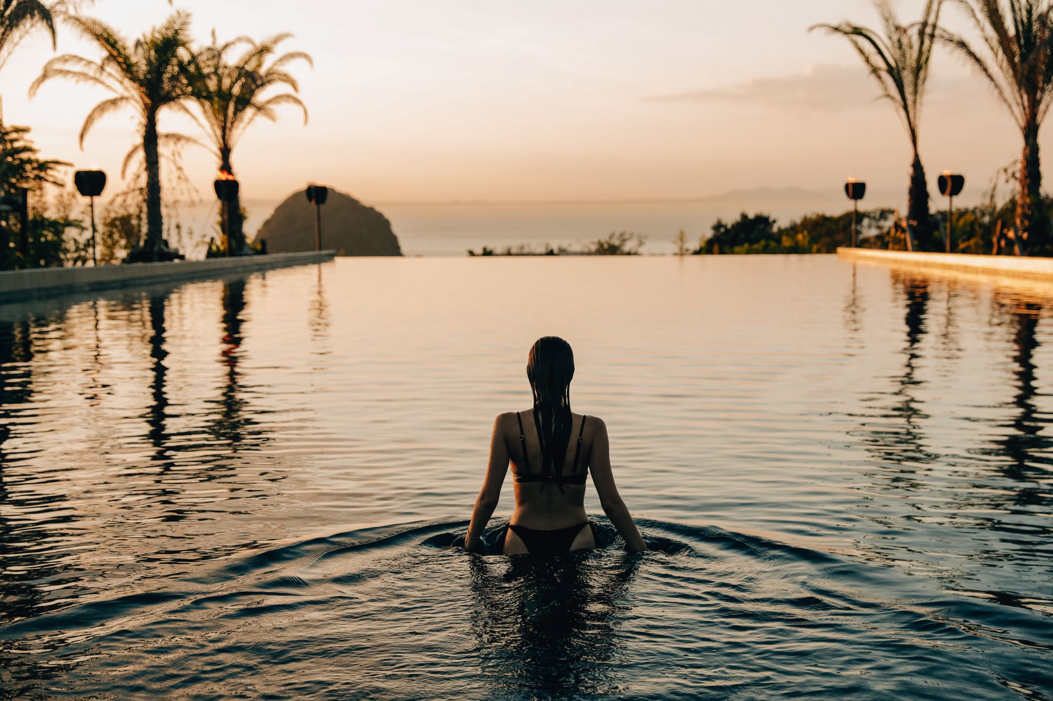 BOTANICAL POOL CLUB | Metropolis Japan