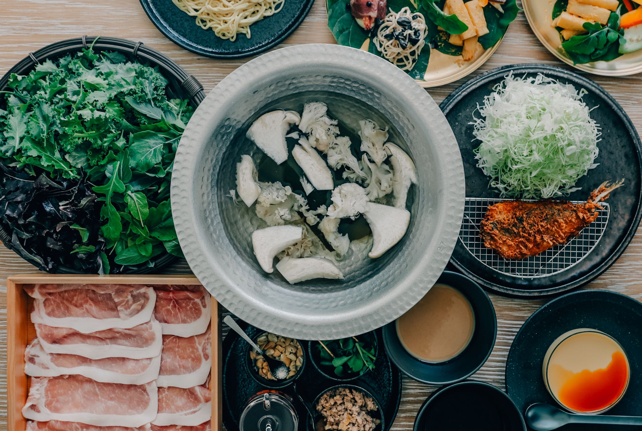 BOTANICAL POOL CLUB | Metropolis Japan