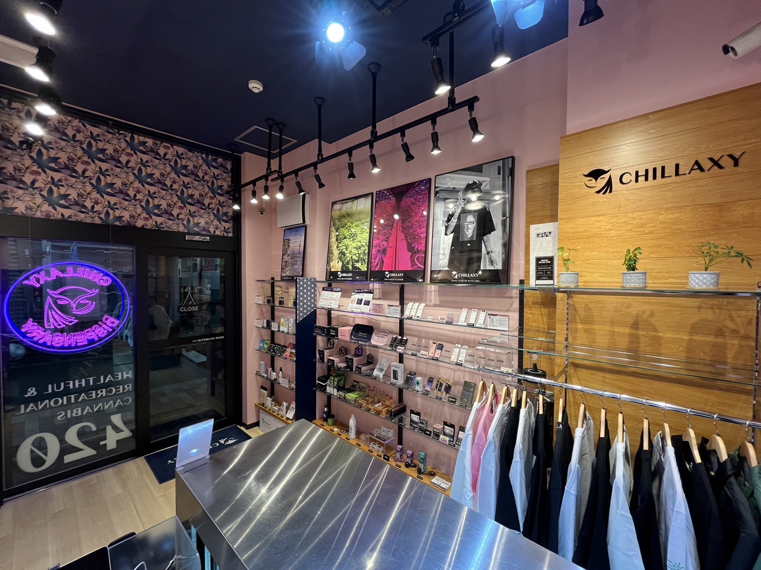 CHILLAXY Shinjuku | Living | Metropolis Japan