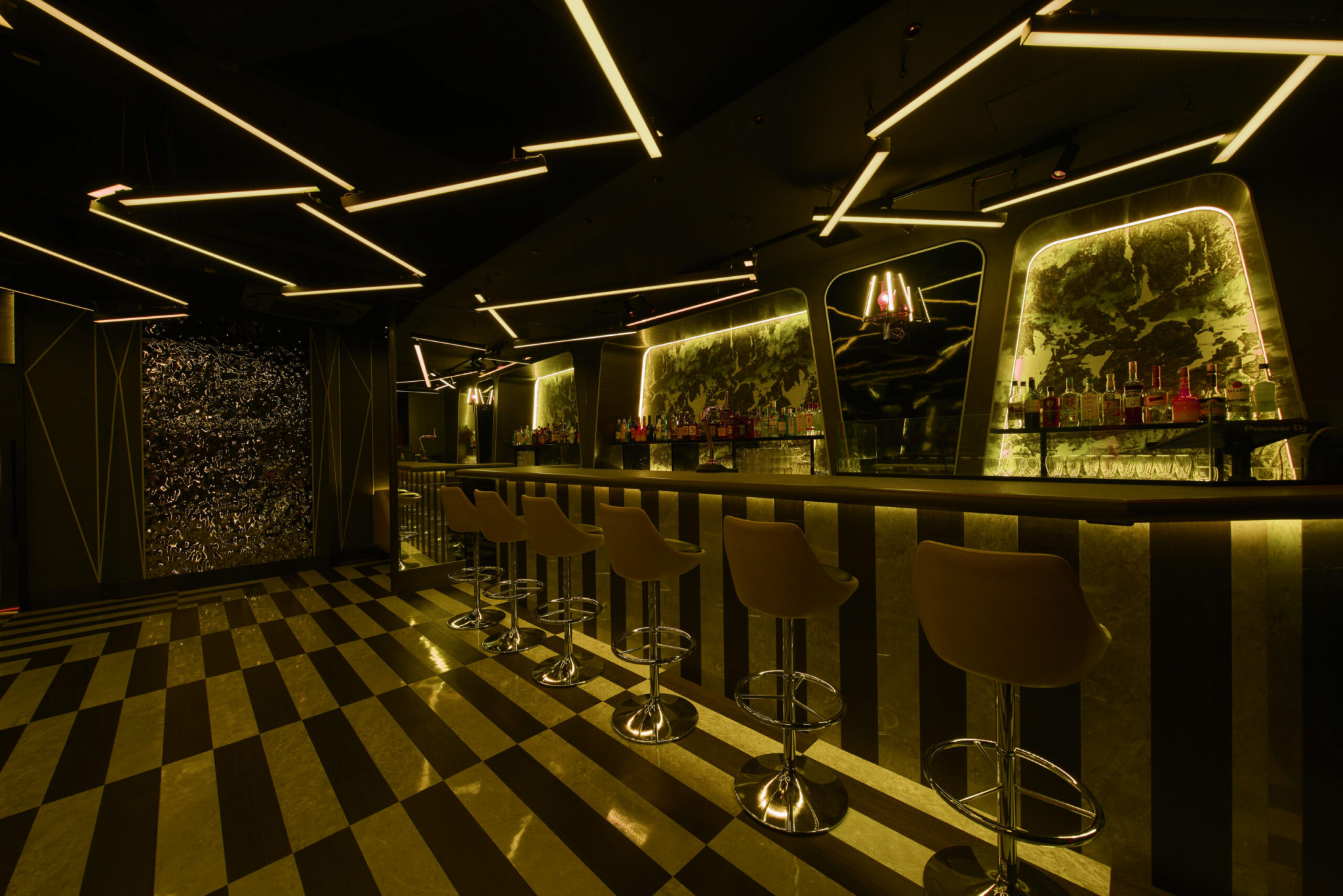 LAVISH Bar | Metropolis Japan