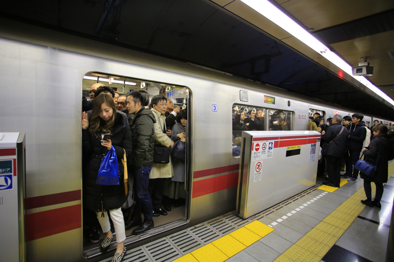 Mastering Train Etiquette in Japan: A Quiet Ride Through Culture ...