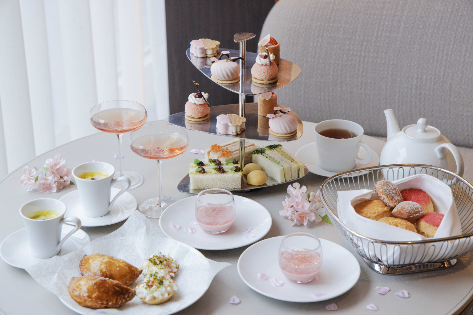 Sakura Afternoon Tea at MAISON MARUNOUCHI | Metropolis Japan